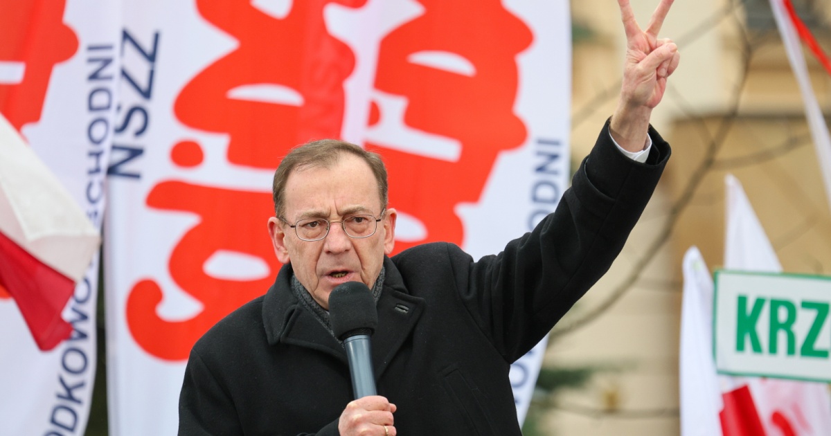 Europoseł KO zawiadomił prokuraturę ws. Morawieckiego. Kamiński zabiera głos