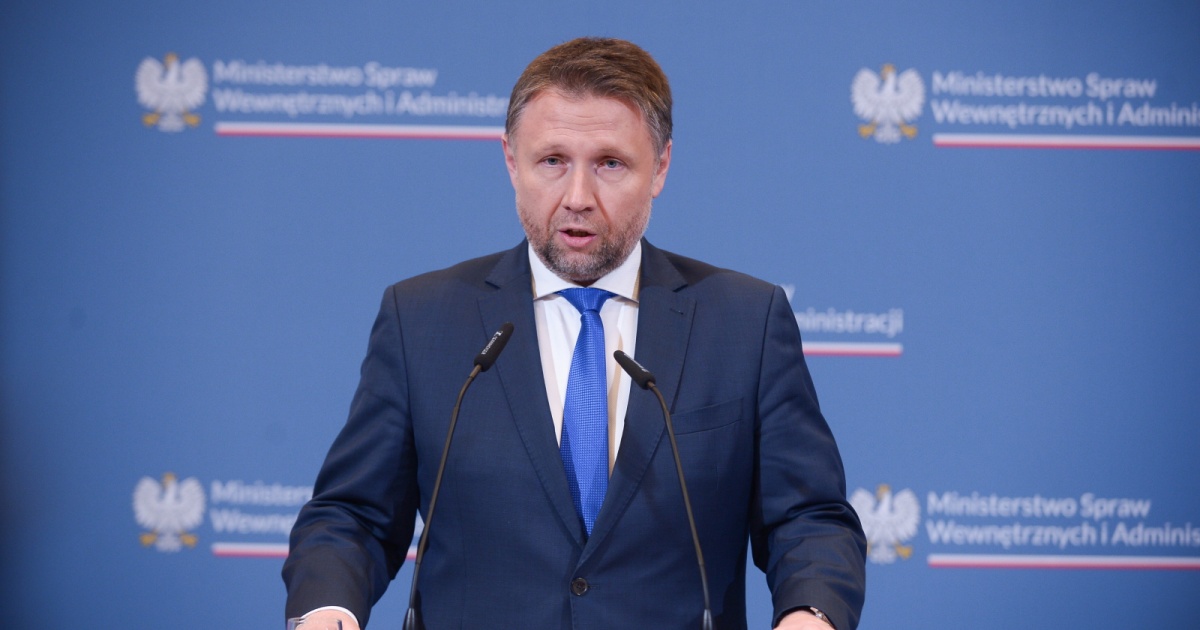 Szef MSWiA składa zawiadomienia do prokuratury: "Jedno z nich dotyczy Macieja Wąsika"