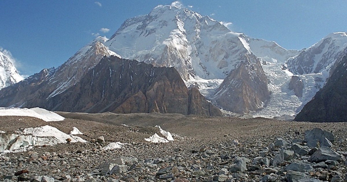Polski himalaista utknął na Broad Peaku po zejściu lawiny. Nowe informacje