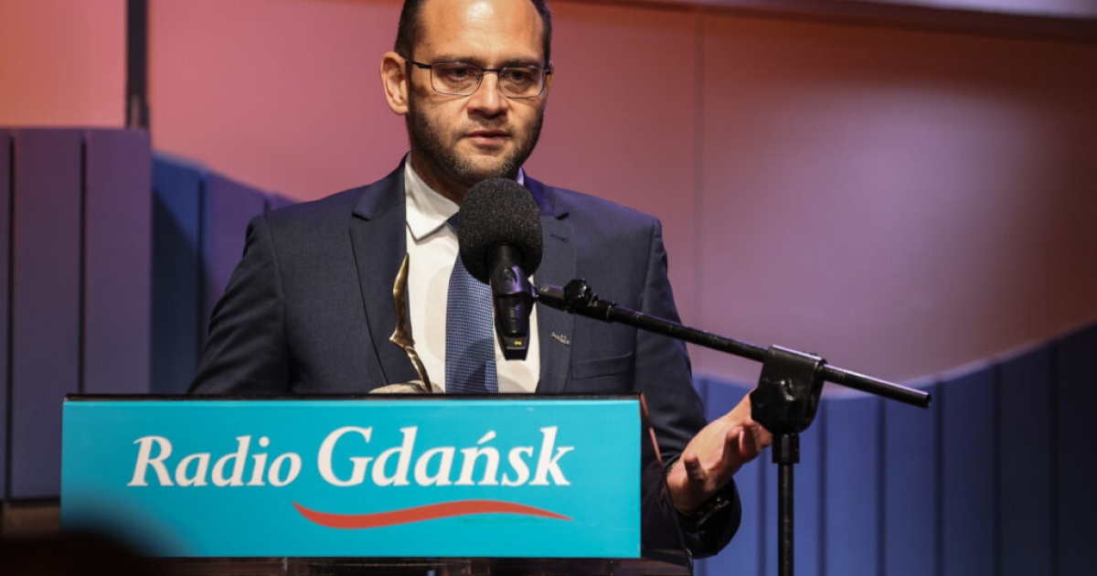 Redaktor naczelny „Tygodnika Solidarność” Michał Ossowski z nagrodą ...